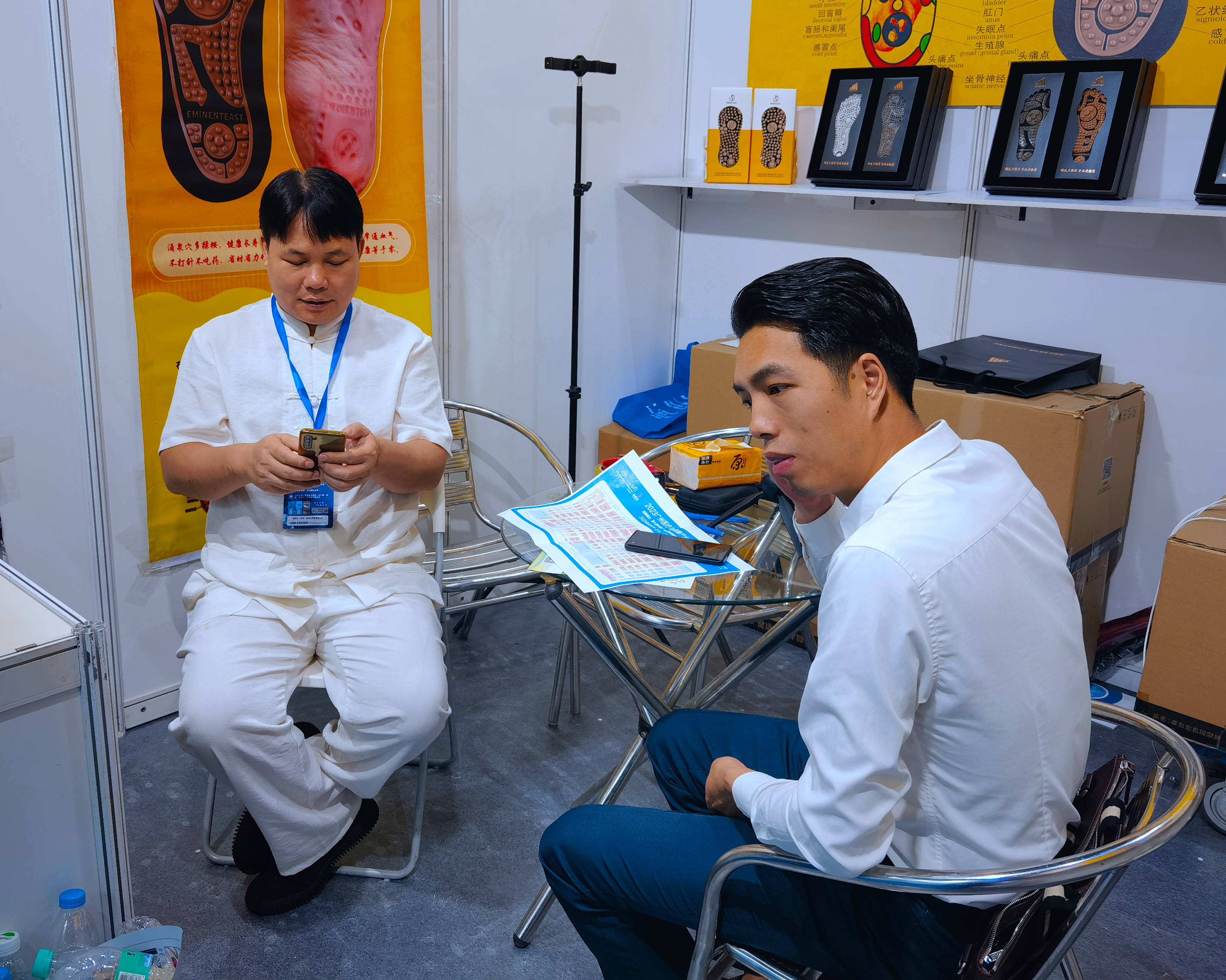 解开经络困扰,高效疏通全身经络,足疗按摩袜全新舒适体验 哔哩哔哩