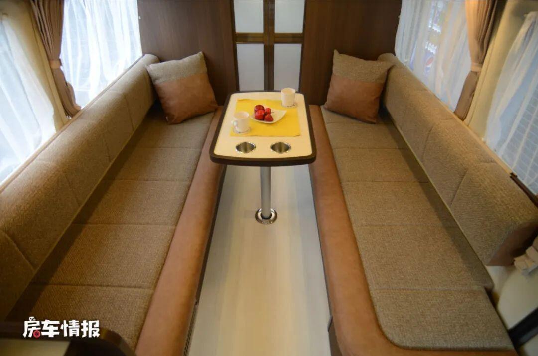 新款丰田海狮房车，2.8T+6AT动力足有四驱，带独立厕所私密性特好 - 哔哩哔哩