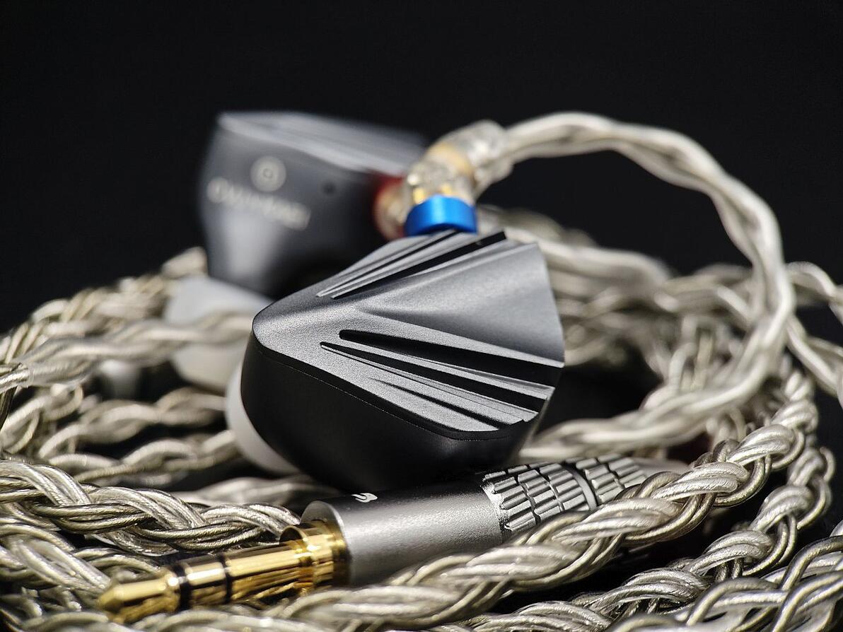 上探下探竟左右逢源？39包邮开启的魔幻之旅 — 简评CVJ品牌旗下的七款耳机 - 哔哩哔哩