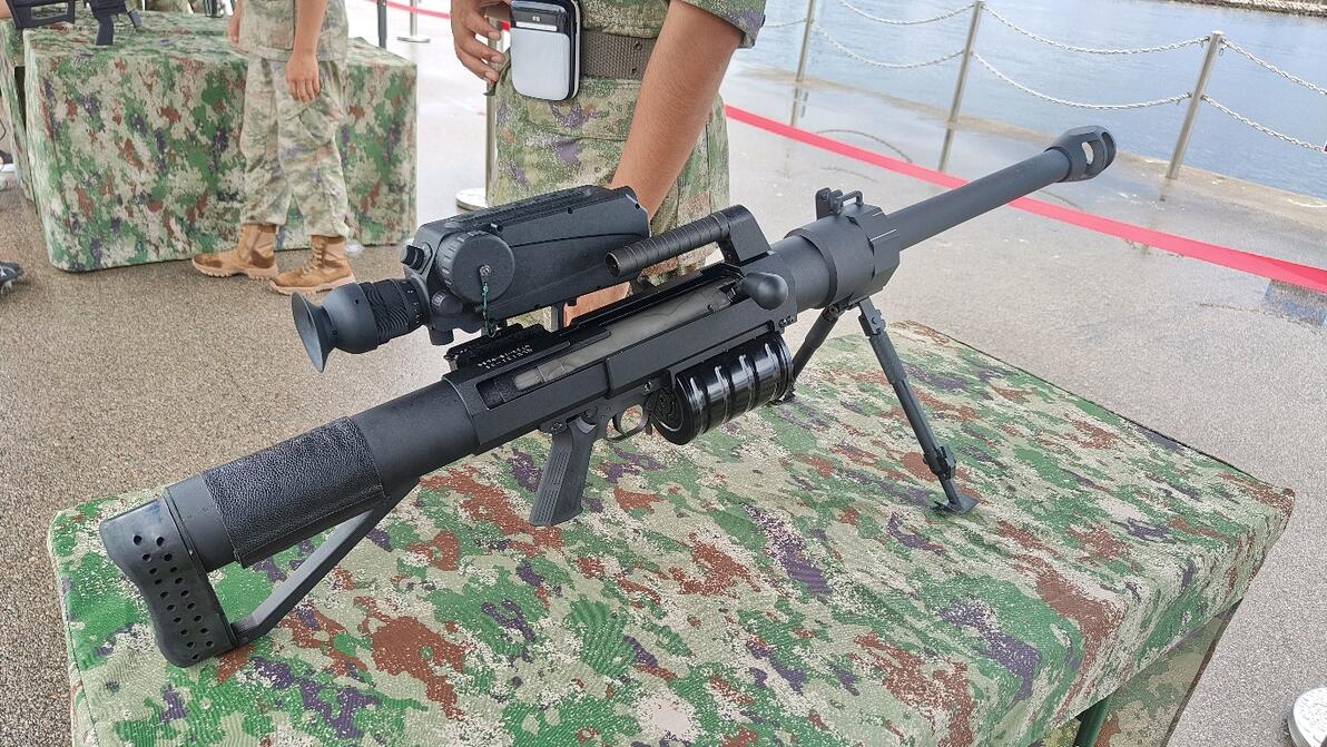 七一軍營開放小記--單兵武器篇 - 哔哩哔哩