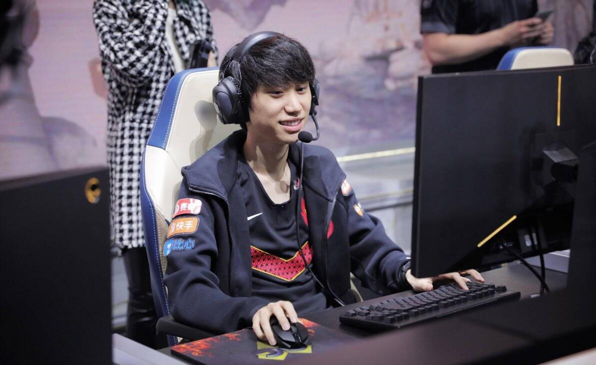 LOL：Ray直播谈和EDG想法不合压力大，Doinb也告诫外援不要为钱来 - 哔哩哔哩