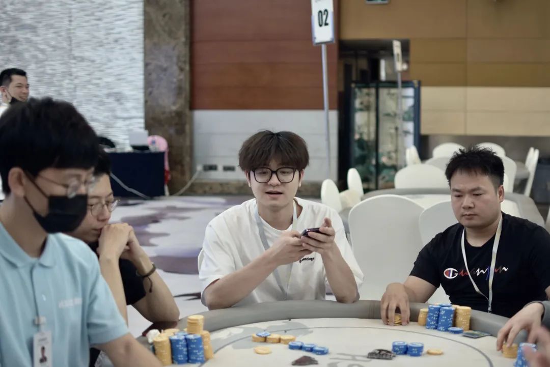 2023HSPC黄山杯合肥站｜主赛事泡沫诞生！张李根172.1万记分牌反超余磊领衔42人晋级 - 哔哩哔哩