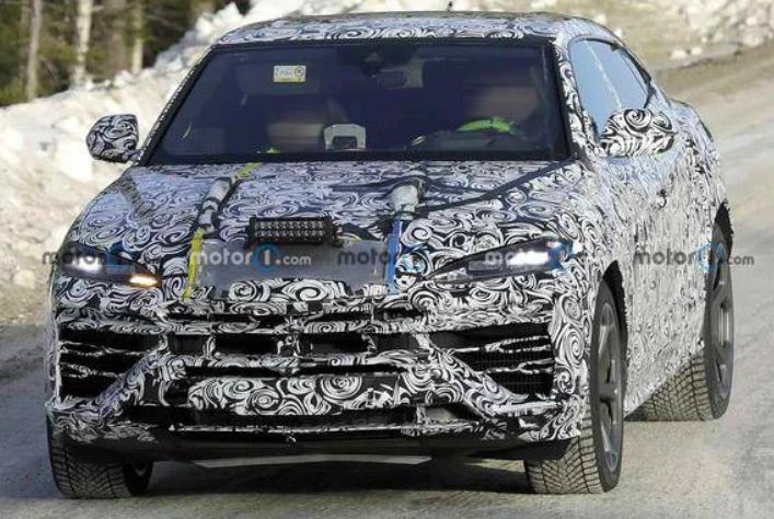 兰博基尼第二款PHEV车型来了，V8插混可还行？ - 哔哩哔哩