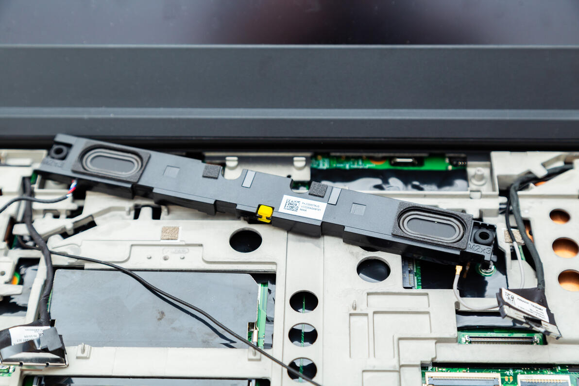 拆解评测ThinkPad P15\T15g：可能是当下设计用料最好的15寸移动工作站 - 哔哩哔哩