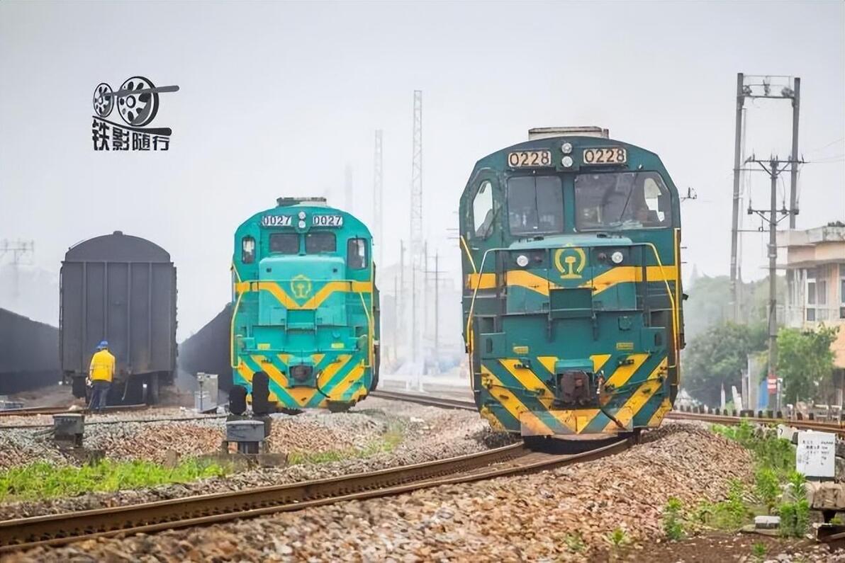 【科普】金陵·中华门下-中国铁道部|美国通用电气公司|ND5型内燃机车 - 哔哩哔哩