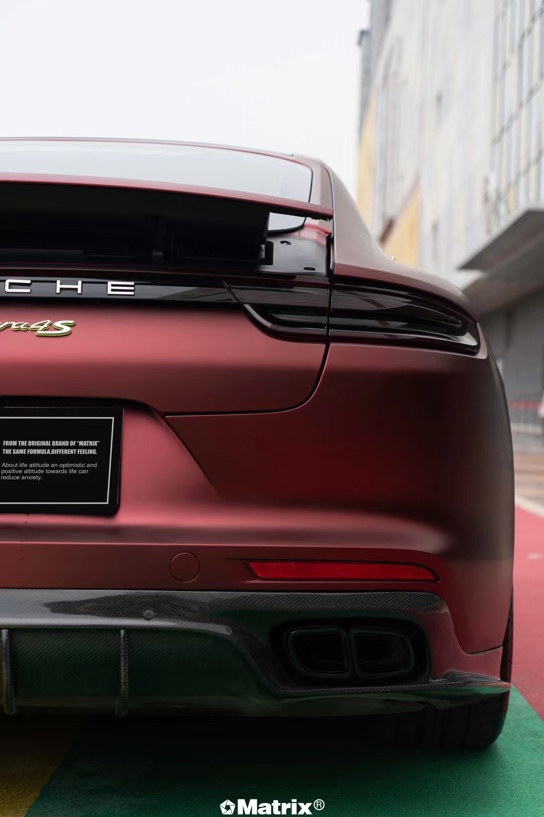 帕拉梅拉Matrix矩阵改色膜超亚罗曼尼红，唤醒城市中的霓虹灯 - 哔哩哔哩