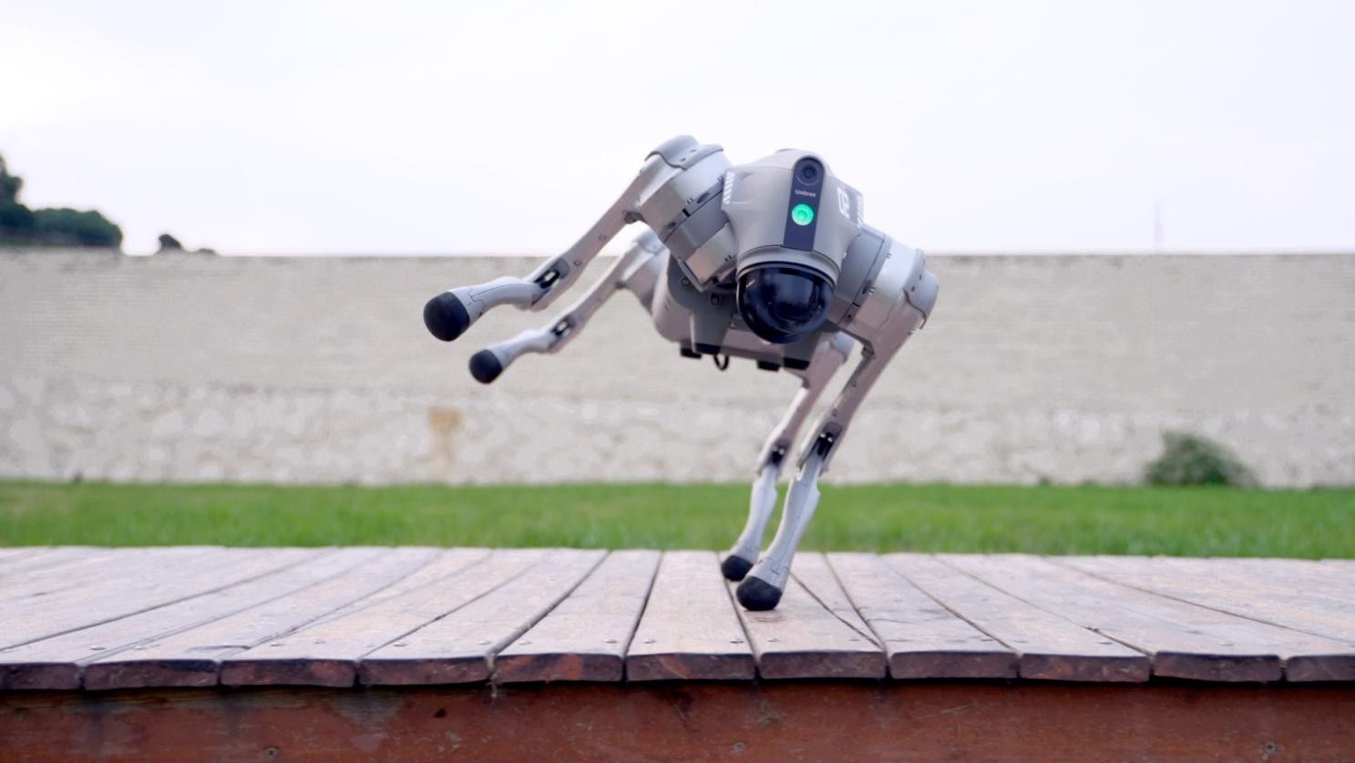 宇树Unitree Go2四足机器人：让科技更接近生活，仅售9997元 - 哔哩哔哩