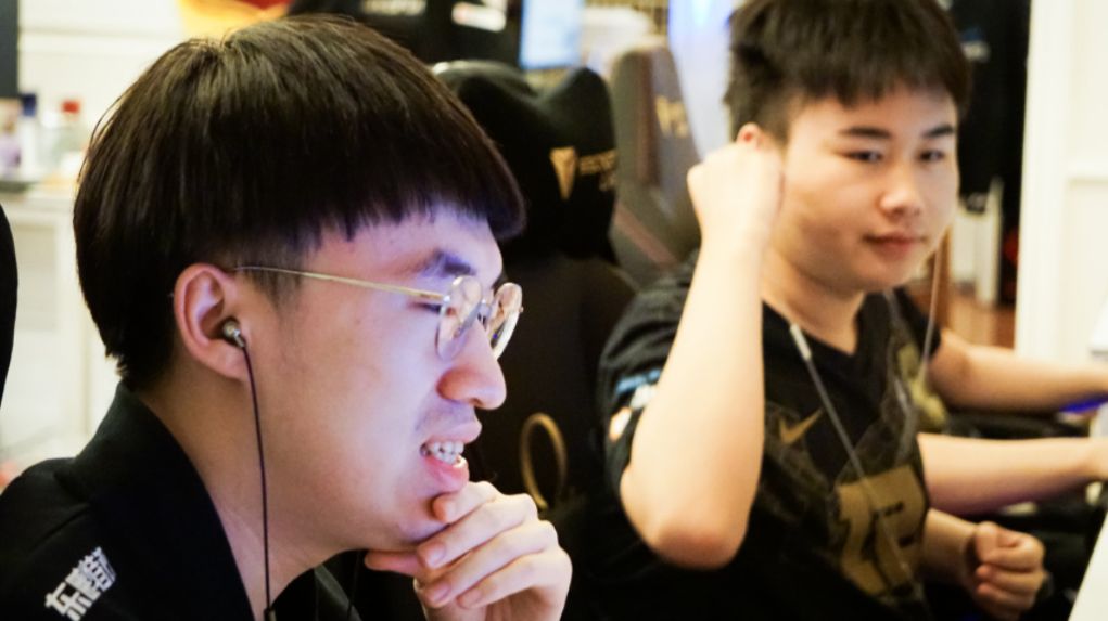 RNG九连胜！T1老板谈LPL、LCK粉丝不和，PSG打野说出落败原因 - 哔哩哔哩