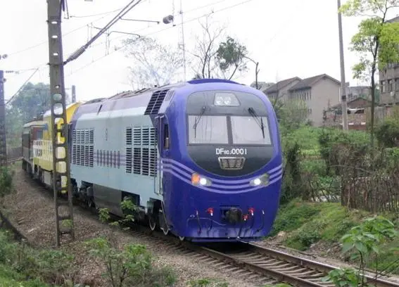 【火车科普贴】S06E18：苦命衍生——东风8DJ（DF8DJ/8B-5672号车）型内燃机车 - 哔哩哔哩