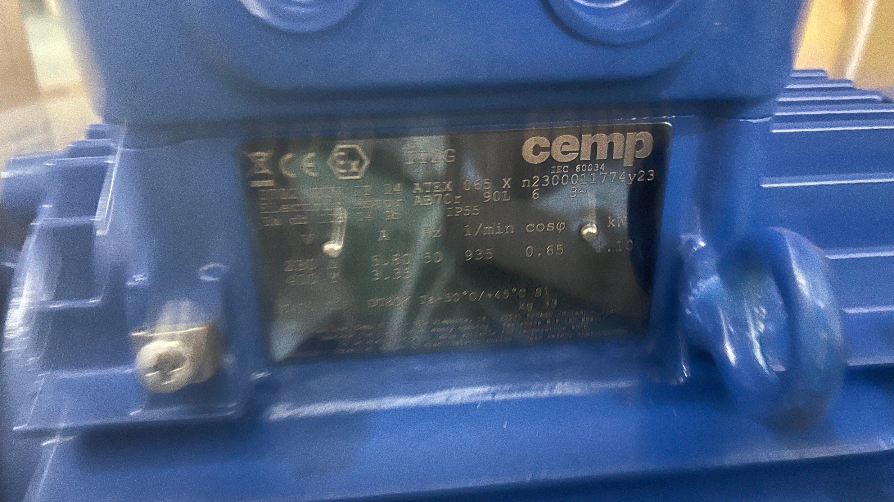 意大利CEMP通用低压IEC电机AB 30 71 B 4带双向风扇 - 哔哩哔哩