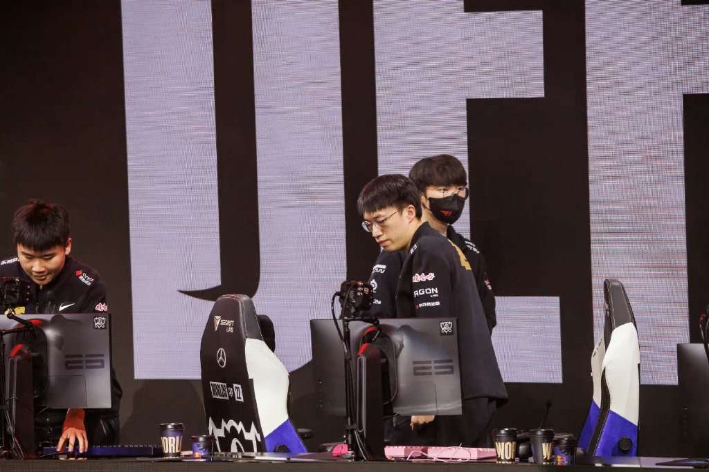 对阵LCK全部落败！RNG世界赛外战胜率仅两成，T1堪比“亲爹” - 哔哩哔哩