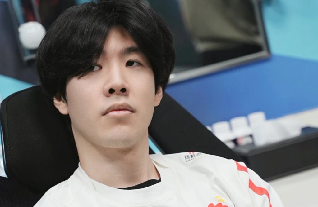 Uzi致命失误！WBG首局战胜EDG，米勒发文一波三折 - 哔哩哔哩