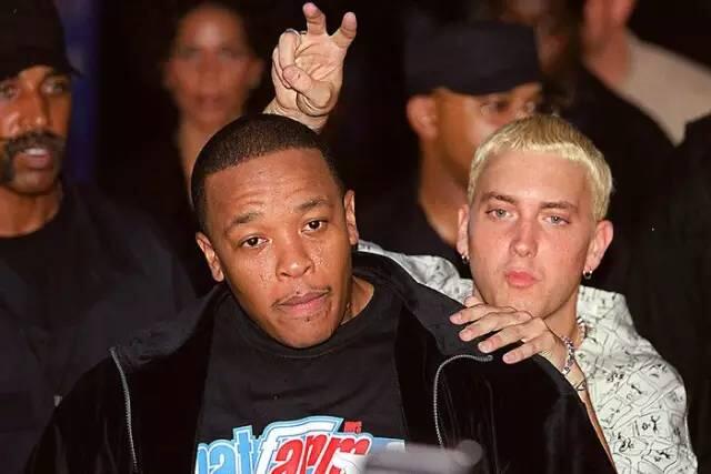 真正的西海岸说唱教父丨Dr.Dre用三种身份塑造了传奇的一生！ - 哔哩哔哩