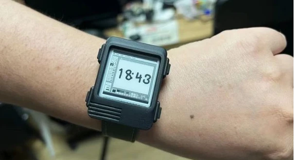 自制esp32墨水屏手表 哔哩哔哩