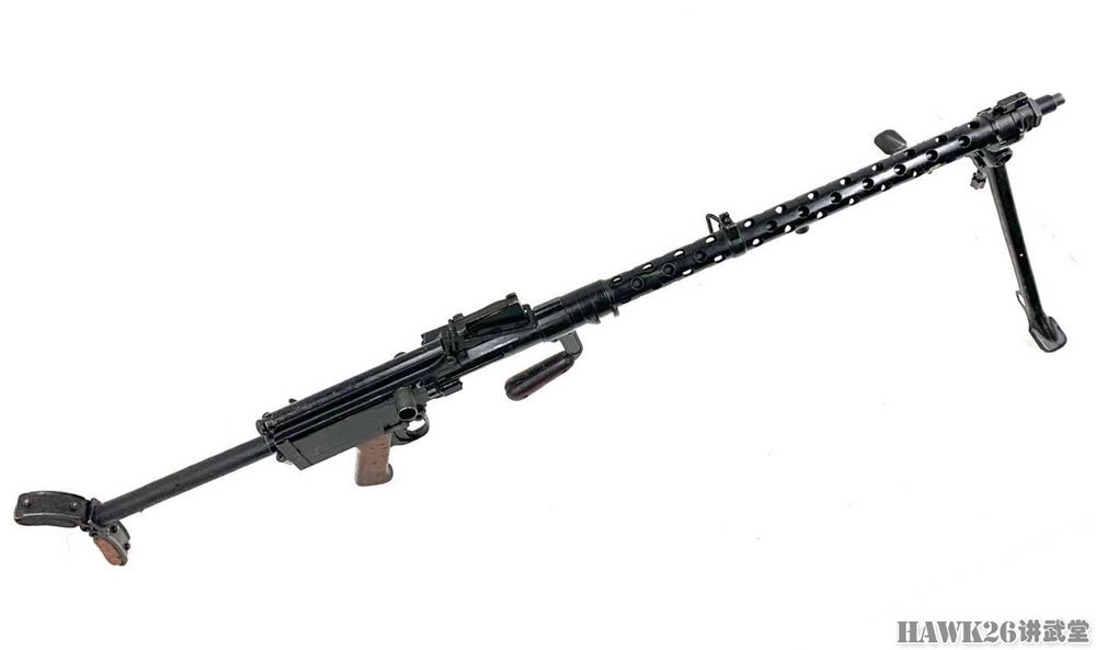 细看：德国MG13轻机枪 全套附件齐全 包括维修工具 两种备用枪管 - 哔哩哔哩