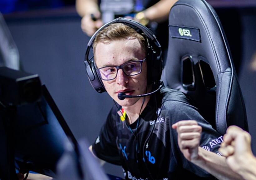 【CSGO】sdy被踢。新人加入NAVI。interz没有功劳也有苦劳。 - 哔哩哔哩