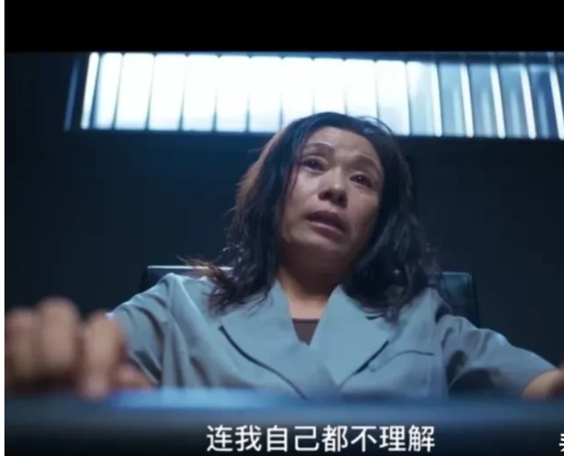 《开端》中一直面无表情的锅婶,被年轻女警官的一句话就搞的“疯魔”了 哔哩哔哩