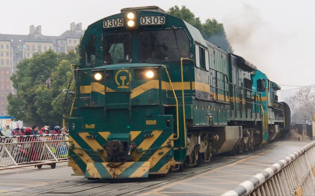 【科普】金陵·中华门下-中国铁道部|美国通用电气公司|ND5型内燃机车 - 哔哩哔哩