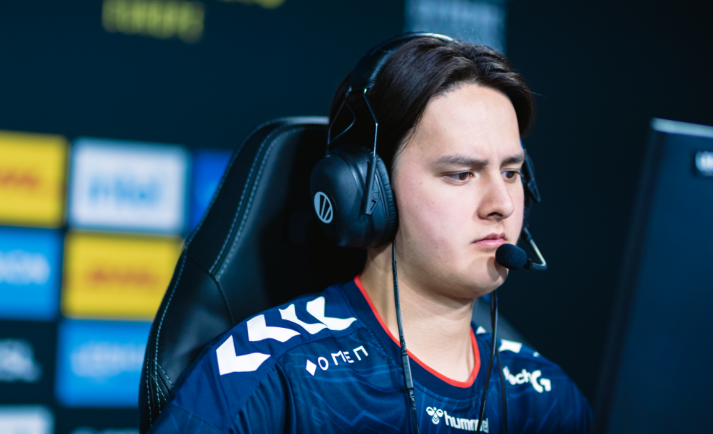 正式官宣回归！Dev1ce与A队签订了一份多年合约【CSGO】 - 哔哩哔哩