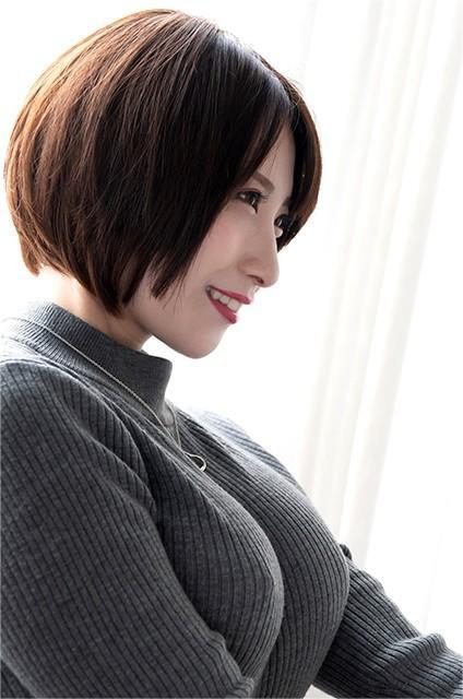 每天分享一个美女——鹰宫唯（鷹宮ゆい） - 哔哩哔哩