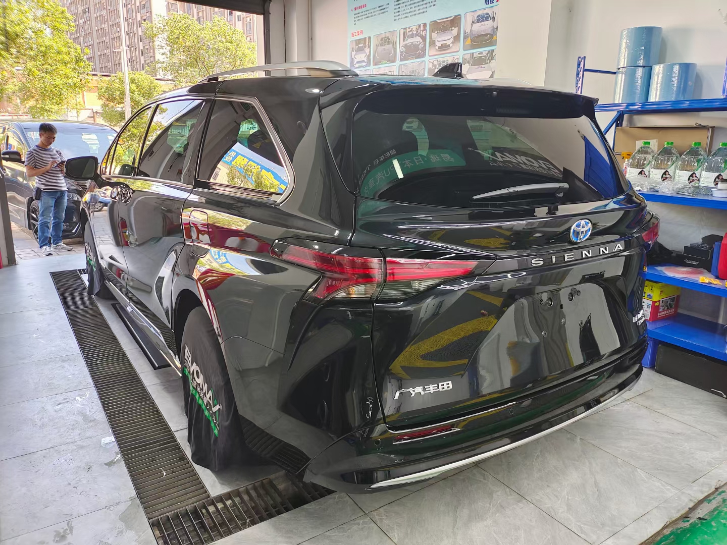 丰田塞纳EVOMAX易瑪日本TPU隐形车衣，超强抗冲击力 - 哔哩哔哩