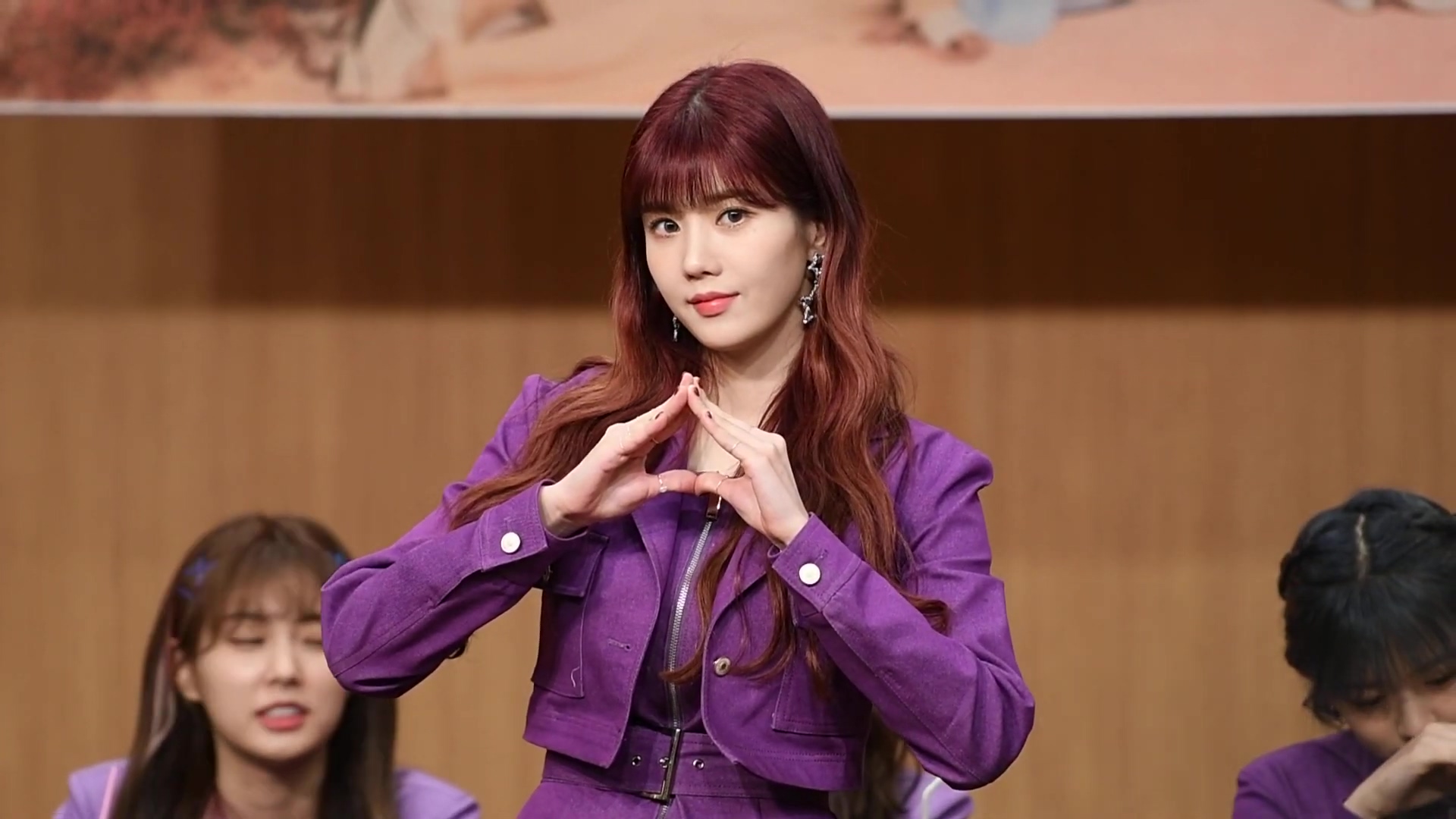 IZ*ONE 的公司Off the Record Entertainment 發聲明表示 - 哔哩哔哩