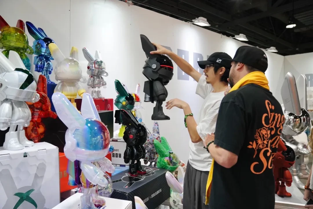 潮玩中的「鸽王之王」！ROBBi x STAPLE新联名计划曝光，限量发售指南！ - 哔哩哔哩