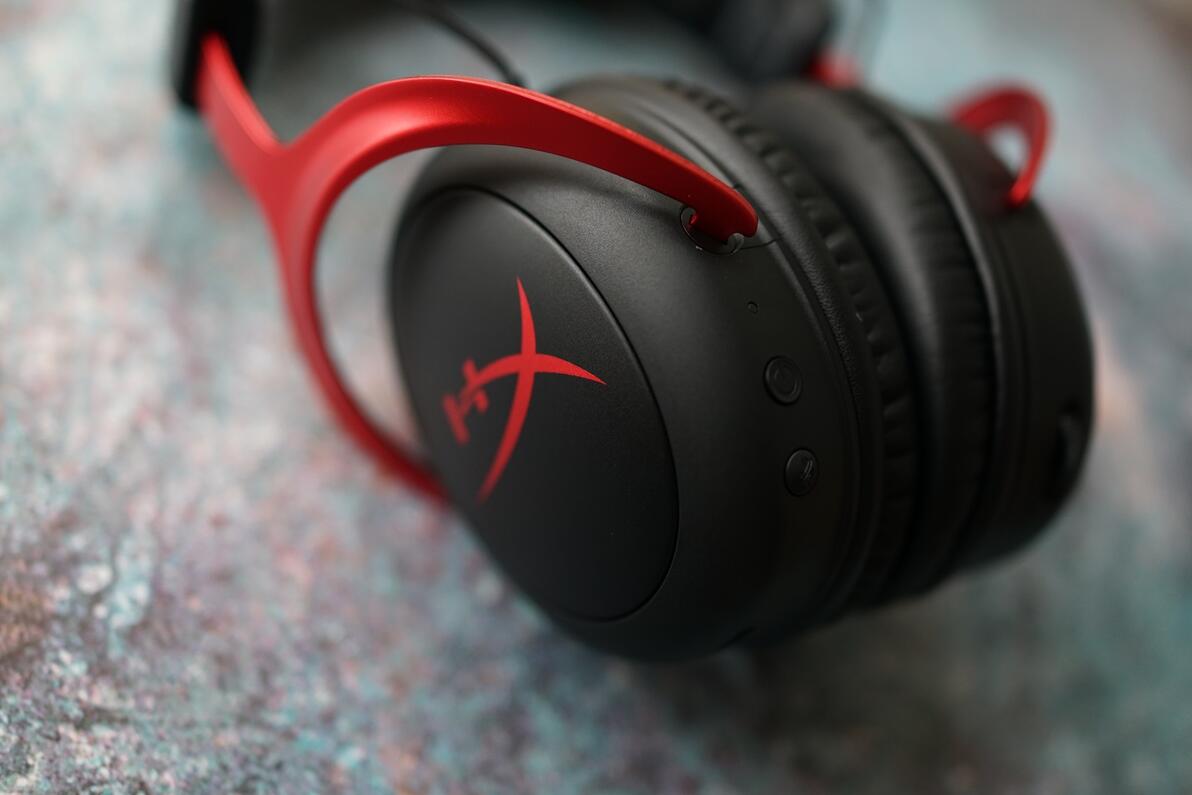 FPS党这次真的毕业了，HyperX Cloud2 Wireless体验分享 - 哔哩哔哩