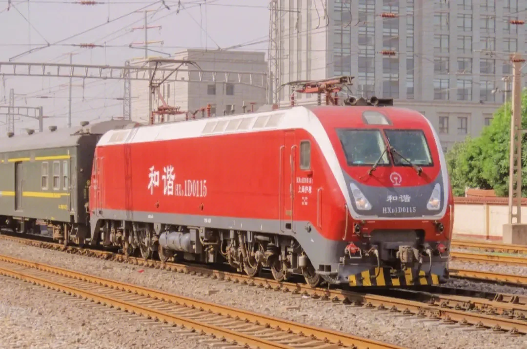 【科普】飞驰的红枣-中国铁道部｜中车株洲电力机车有限公司｜HXD1D型电力机车 - 哔哩哔哩