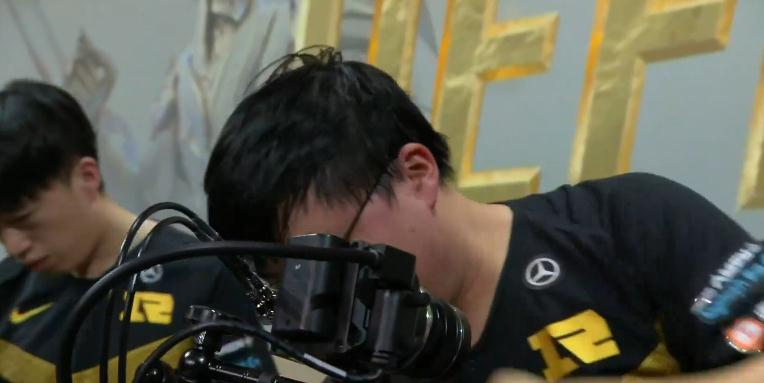 RNG再度不敌SKT，管泽元早预测到天使会出事，Uzi赛后脸色潮红！ - 哔哩哔哩