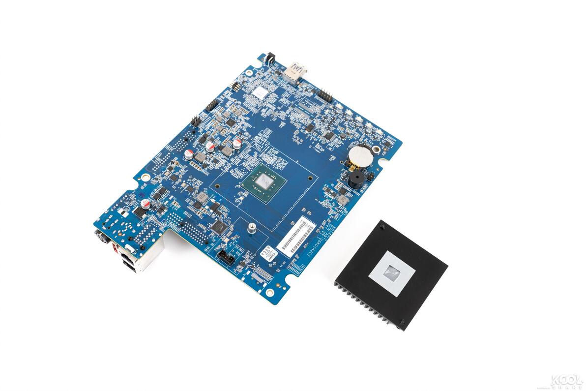 Synology 群晖 DS920+ 四盘位NAS开箱拆解评测 - 哔哩哔哩