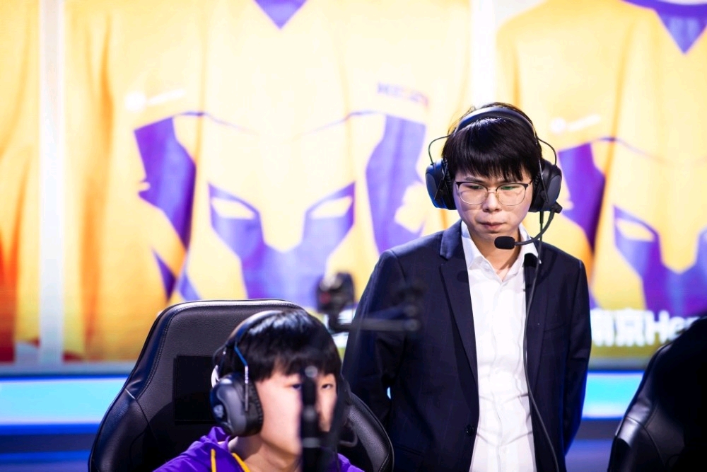 Hero重磅官宣：久哲回归担任主教练，SK的梦魇回来了？lovecd直呼：KPL的神回来了 - 哔哩哔哩