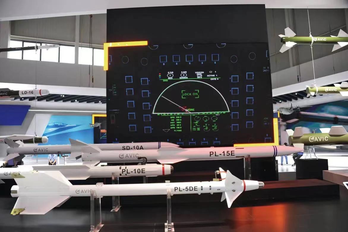 国产空空导弹形成精确打击体系，PL15有多先进？美空军已无优势？ - 哔哩哔哩