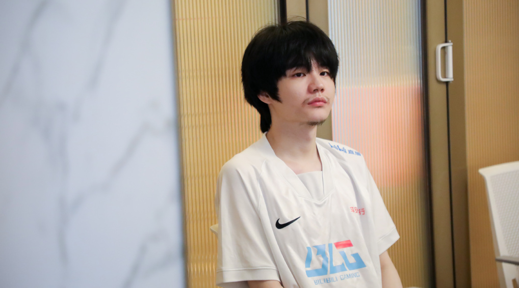 BLG生死战遭遇FPX！Doggo、Crisp承包下路，Weiwei重返舞台 - 哔哩哔哩