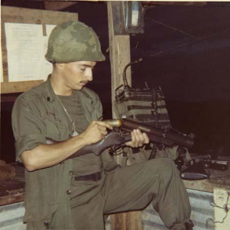 入门军事科普【二十五】- M79榴弹发射器 - 哔哩哔哩