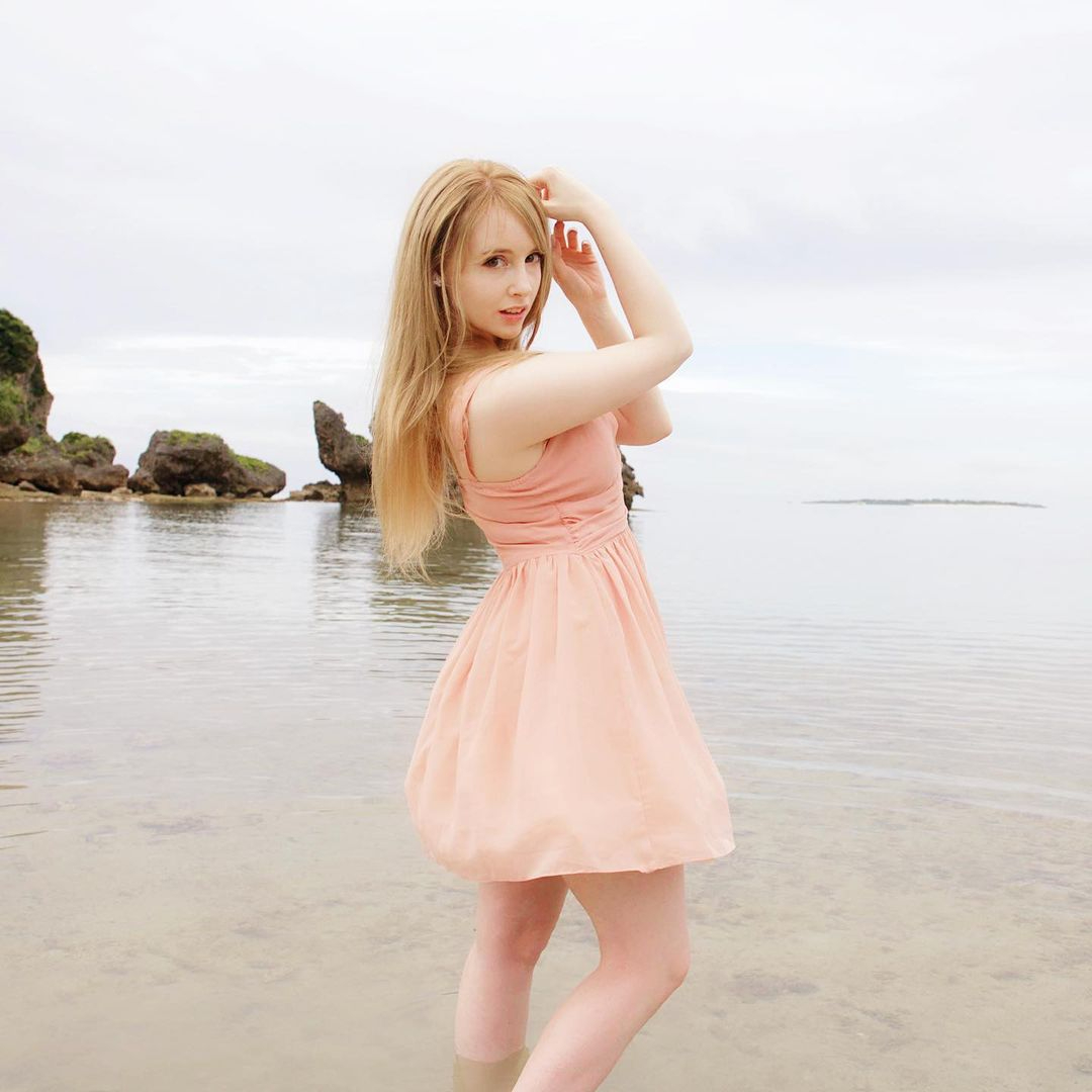 每天分享一个美女——Gemma Louise - 哔哩哔哩