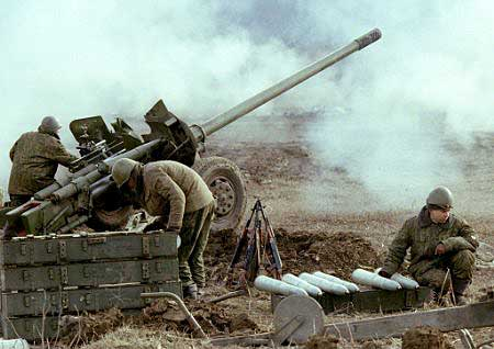 传承到现在的反坦克炮——T12/MT12 100mm反坦克炮 - 哔哩哔哩