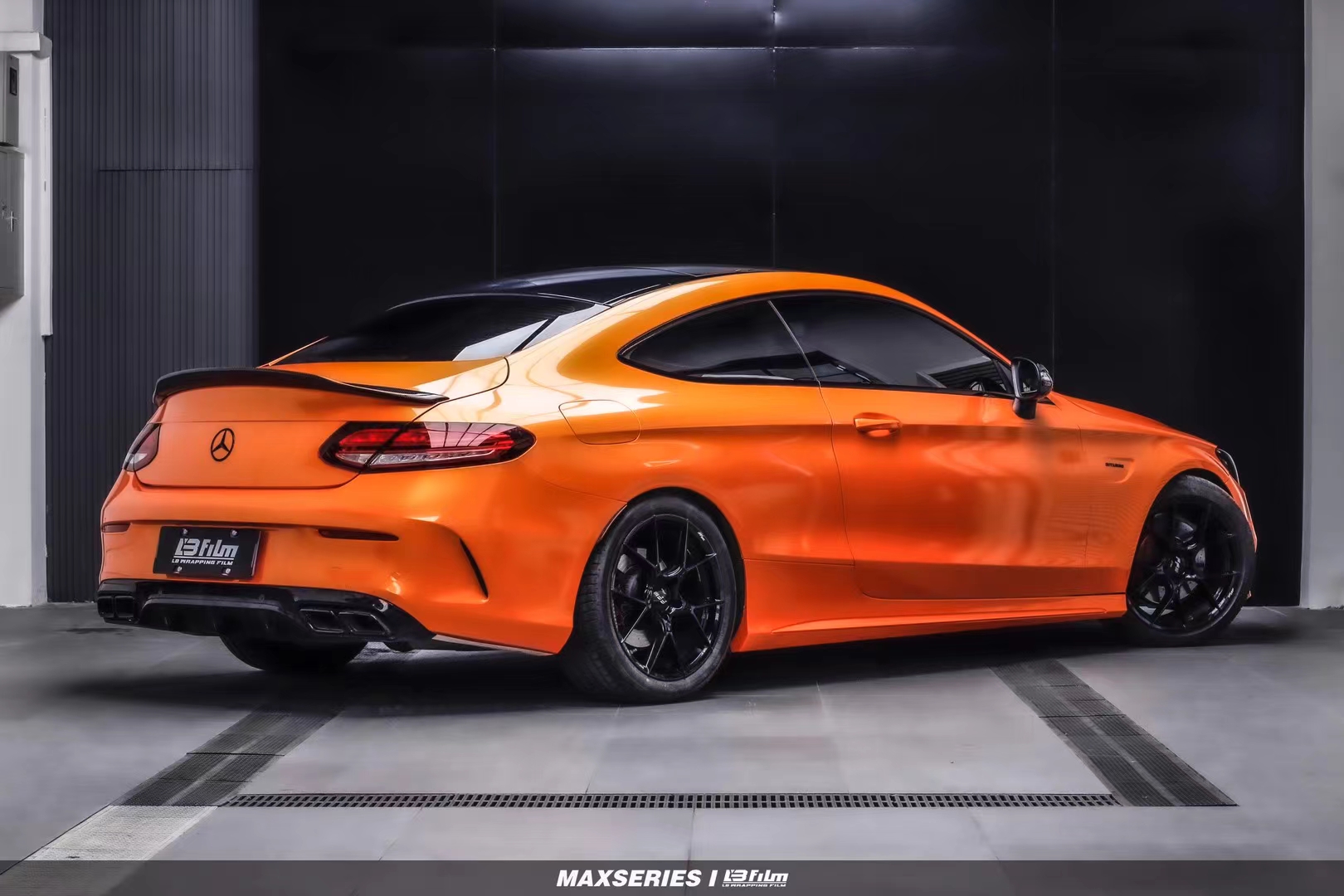 奔驰C Coupe-LB改色膜珊瑚金沙橙,光亮十足的色泽 - 哔哩哔哩