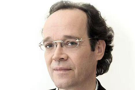 新编维也纳爱乐乐团团员介绍（大提琴/低音提琴篇） - 哔哩哔哩