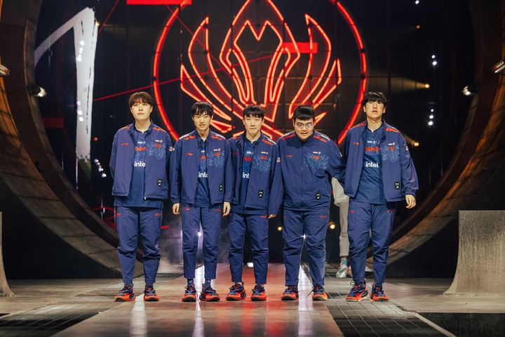 JJPLAY电竞报：JDG、T1大战在即！尺帝拒绝碰头小吕布：别再喜欢我了 - 哔哩哔哩