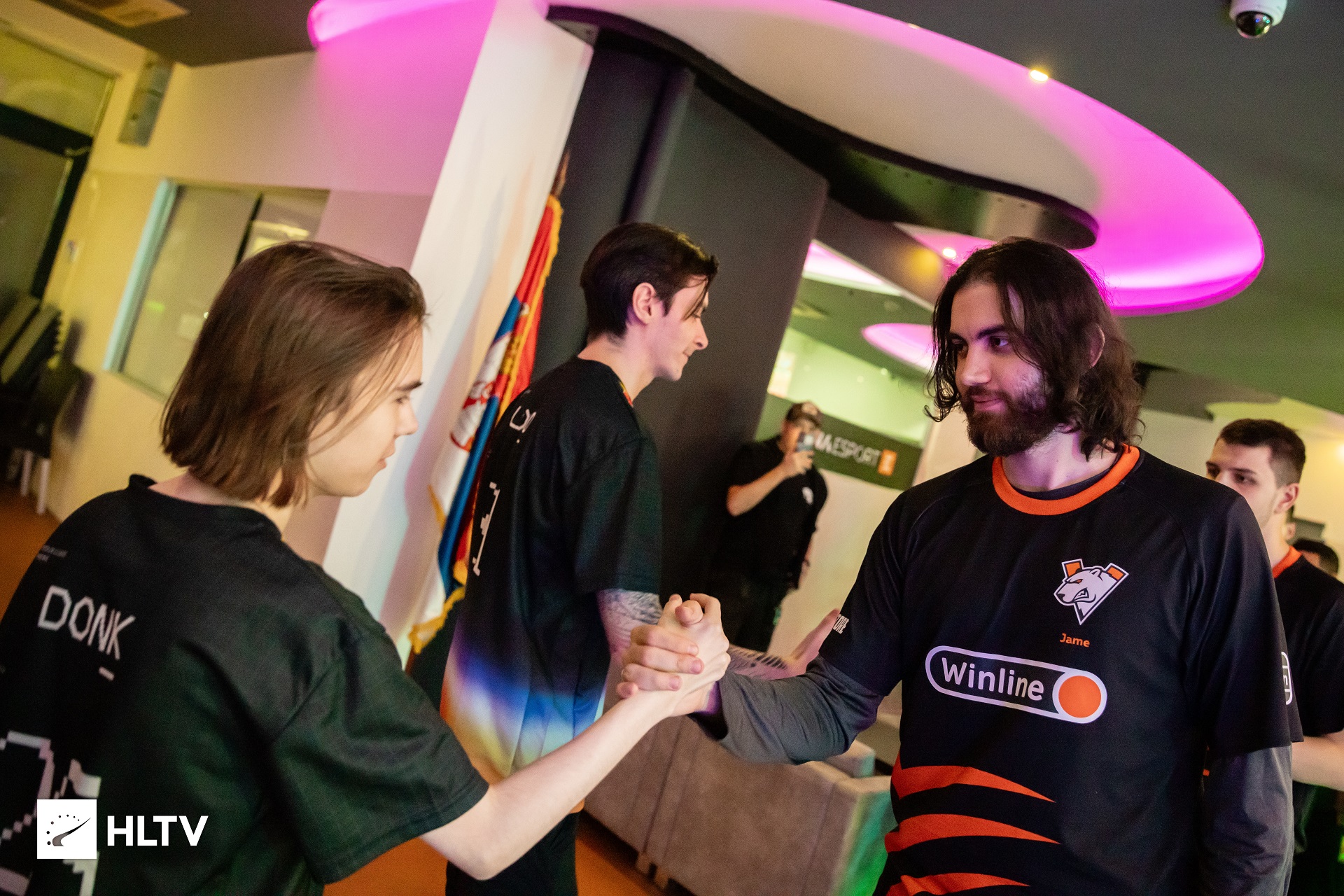 【CS】超级新秀donk - 哔哩哔哩