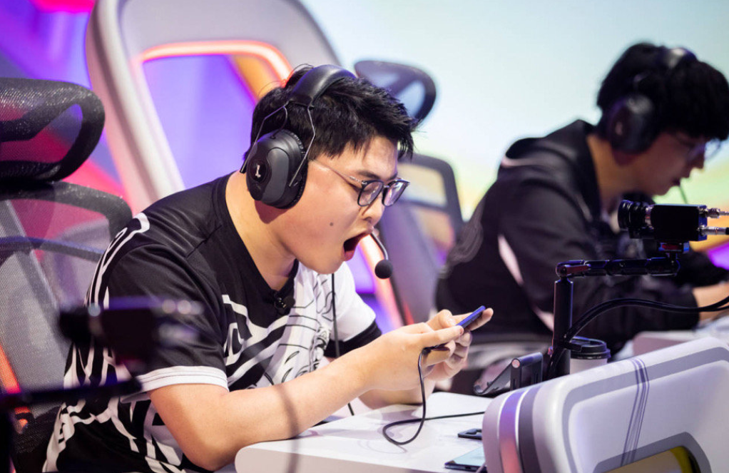 奥咪咪澄清：和Uzi并非未婚先孕，预期12月生下射手座Mini狗 - 哔哩哔哩