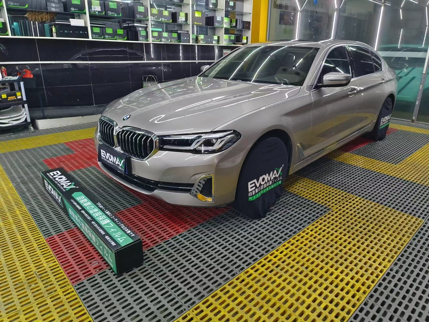 宝马525Li- EVOMAX易玛日本TPU隐形车衣，宝马竣工，完美交车 - 哔哩哔哩