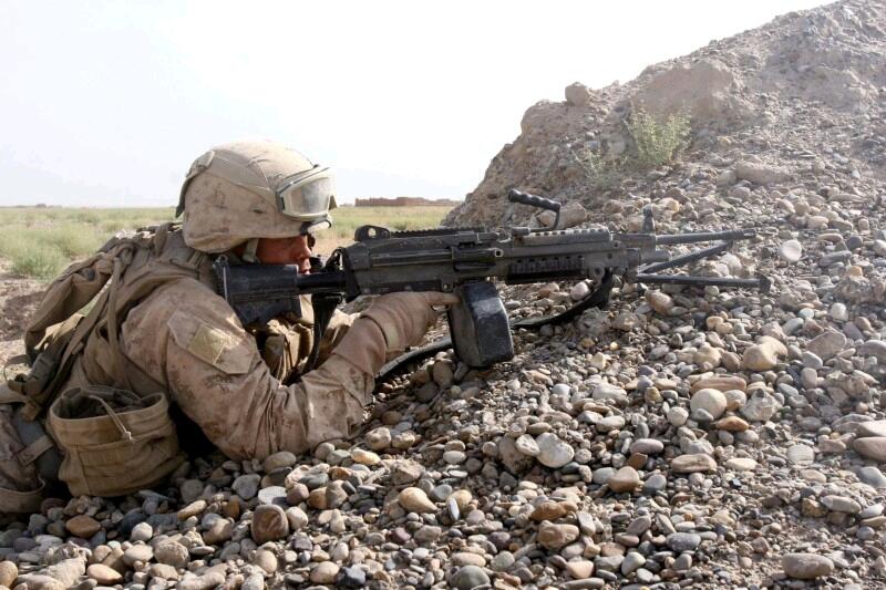 美军班组火力担当——M249 SAW机枪 - 哔哩哔哩