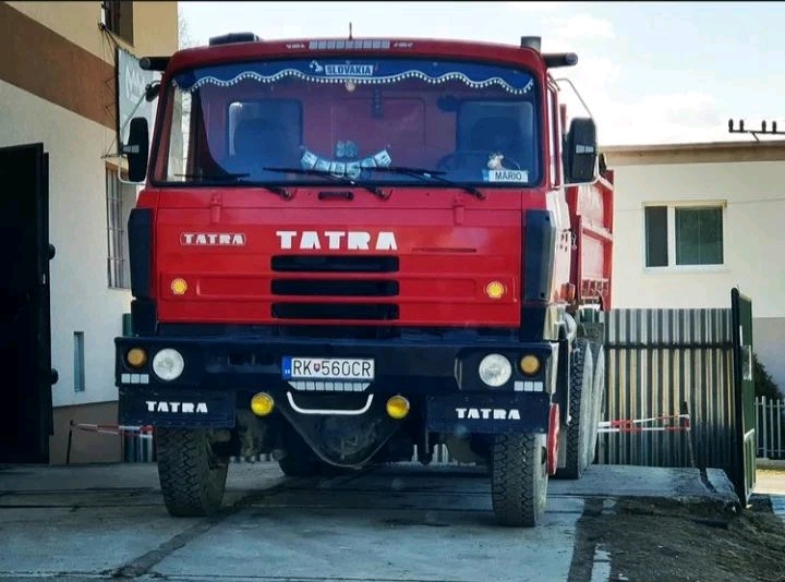 太拖拉T815-2卡车ins靓照集 - 哔哩哔哩