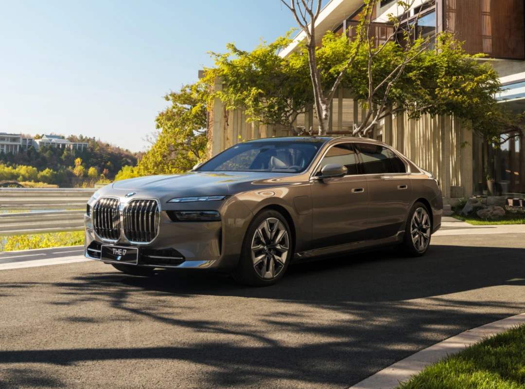 宝马M760Le/i7 M70L将首发，电动创新再次来袭 - 哔哩哔哩