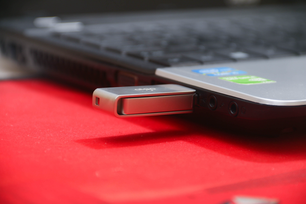 首款40nm“中国芯”U盘再提速！128GB爱国者aigo U330体验 - 哔哩哔哩