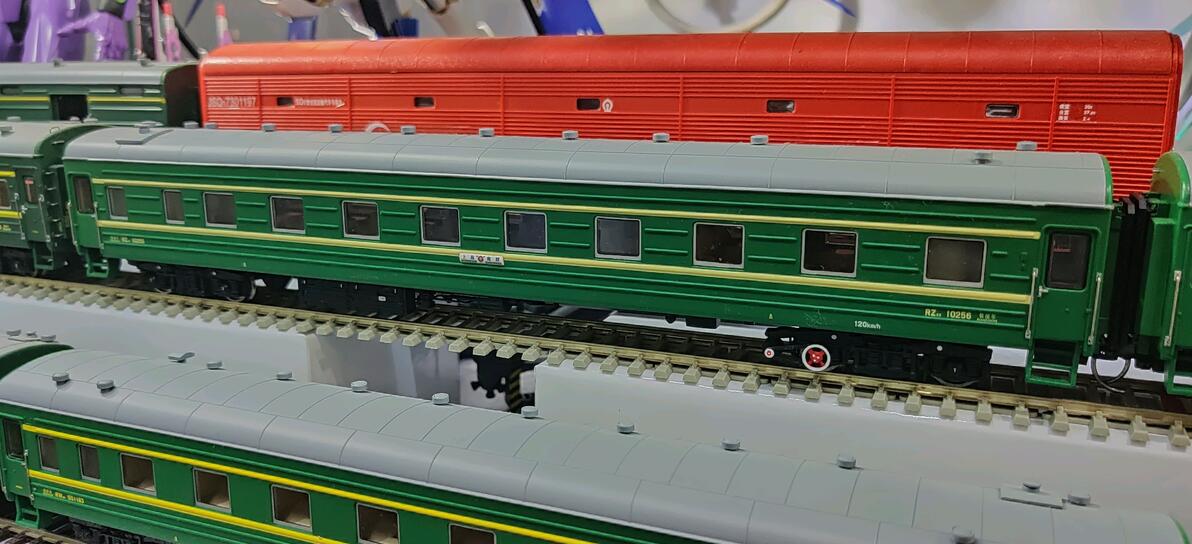 原来有那么多老车可以碾压绿巨人？技术更新？服务降低？国铁25型软座退化史！ - 哔哩哔哩