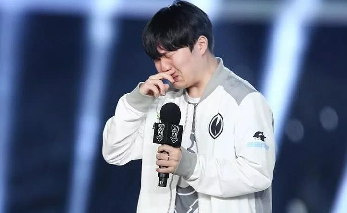 S9：IG憾负FPX赛后采访肉鸡表示打得菜，表情让网友大呼心疼 - 哔哩哔哩