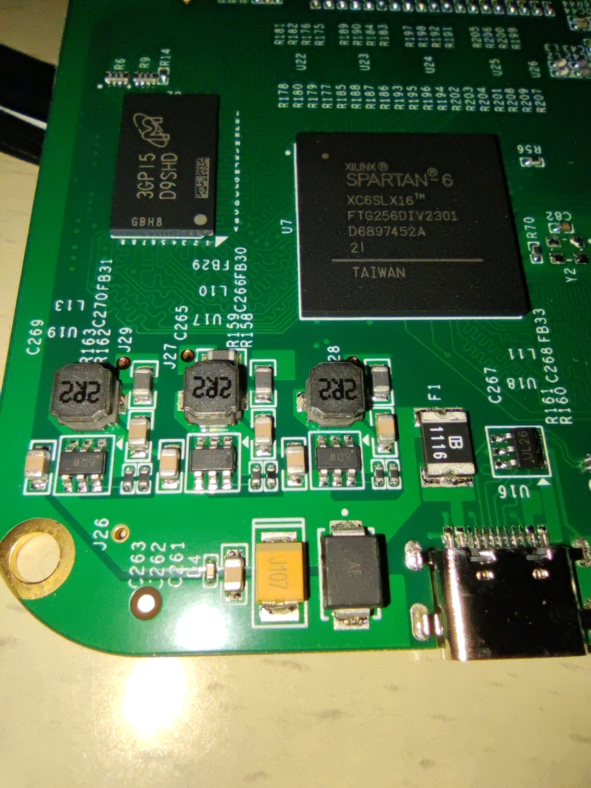 DSLogic U2Pro16 和 DSLogic U2Basic 拆开对比照片 - 哔哩哔哩